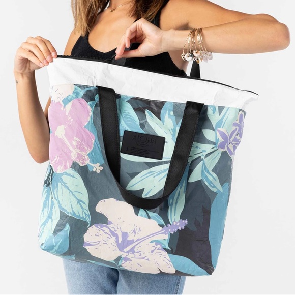 ALOHA Collection | Bags | Aloha Collection Day Tripper Pau Hana Tote ...